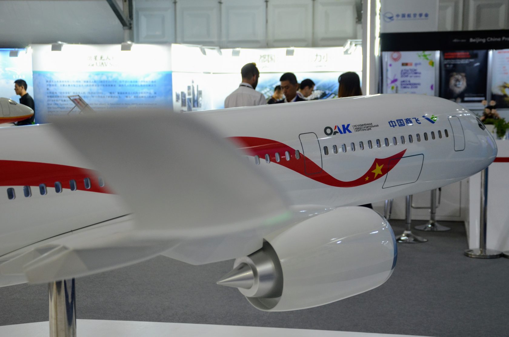 Leonardo to launch CR929 composite fuselage venture for Comac - The Air ...