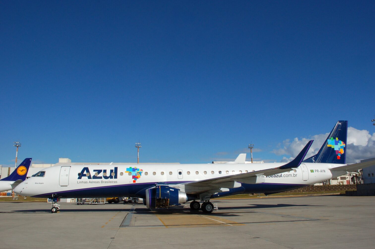 Neeleman plans jump on Moxy with outgoing Azul E-Jets - The Air Current