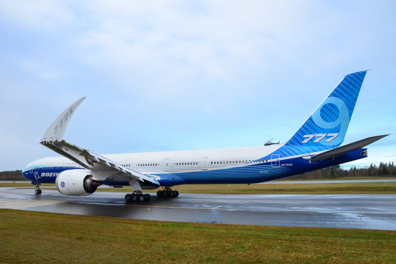 Beyond the carrier deck: A glimpse at the 777X folding wingtip - The ...