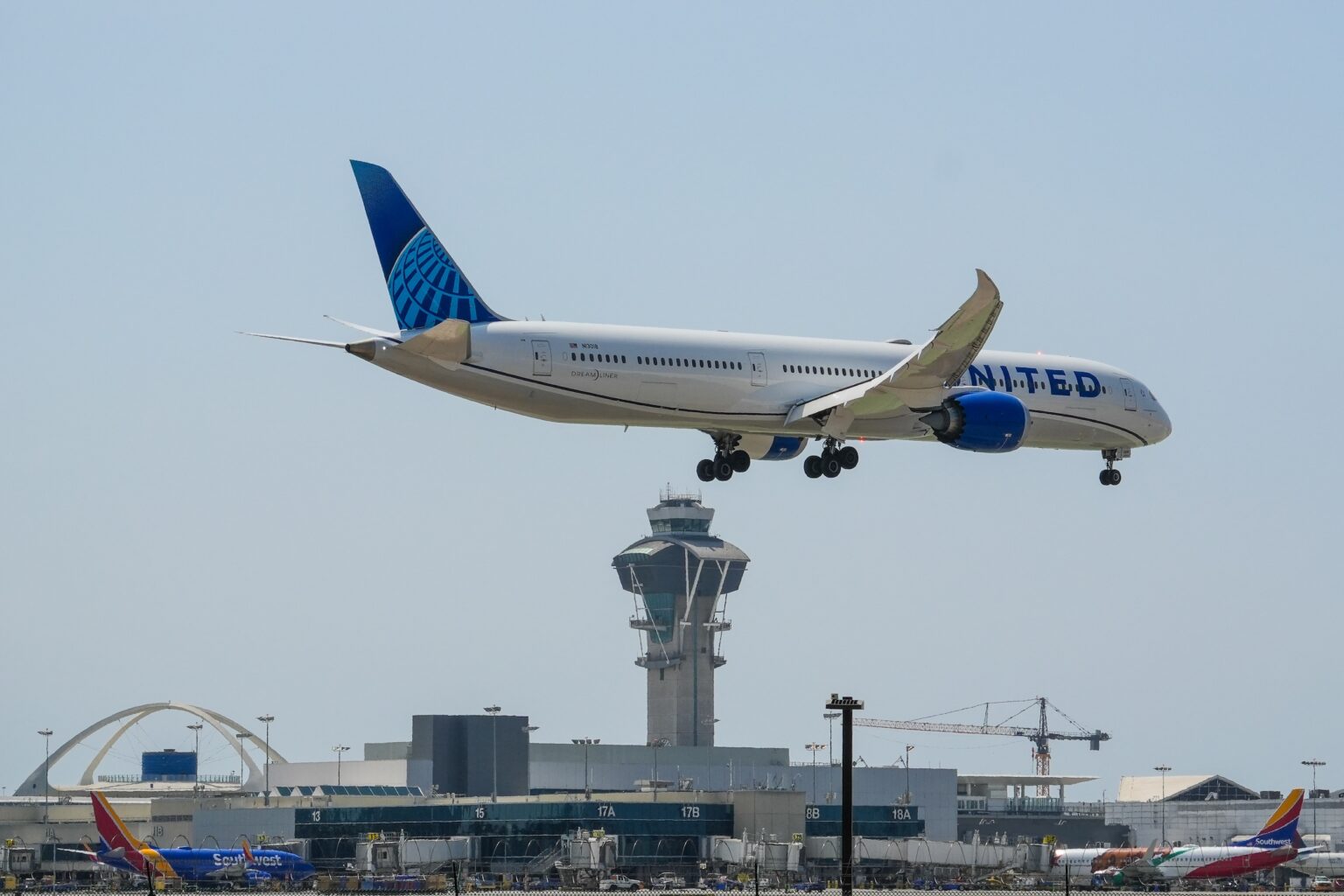 United converts 56 787-9s to -10s as GE and Rolls spar for engine deal ...